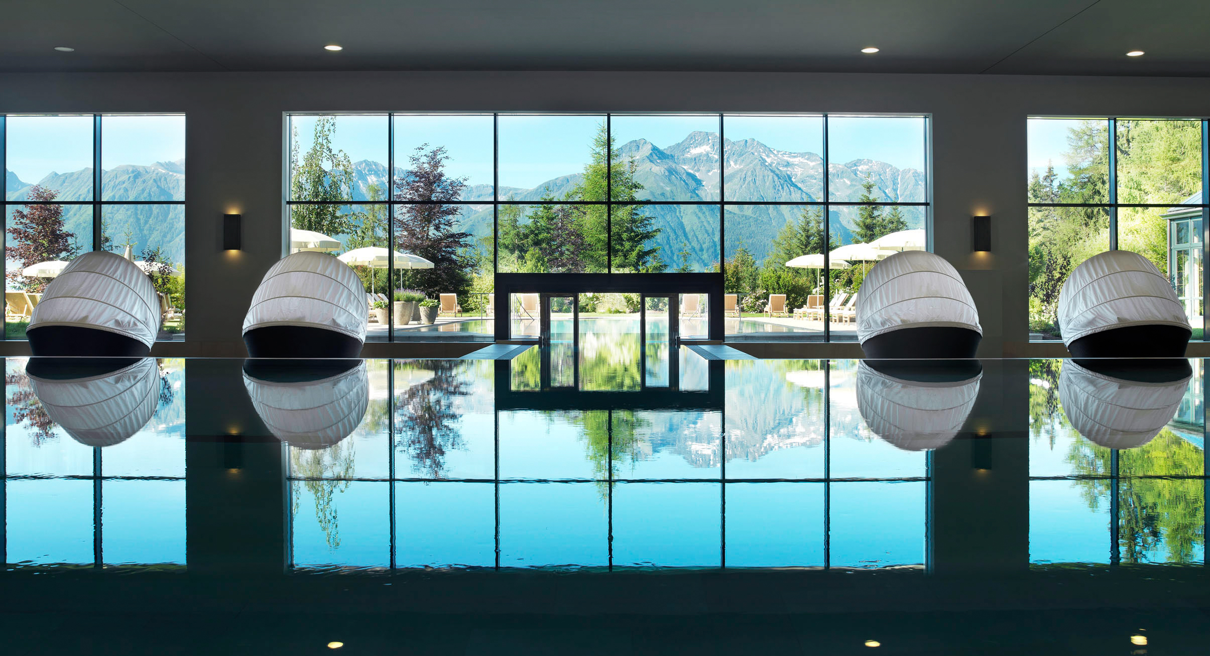 Interalpen-Indoor-Pool-with-panoramic-view - פורשה טרוולס